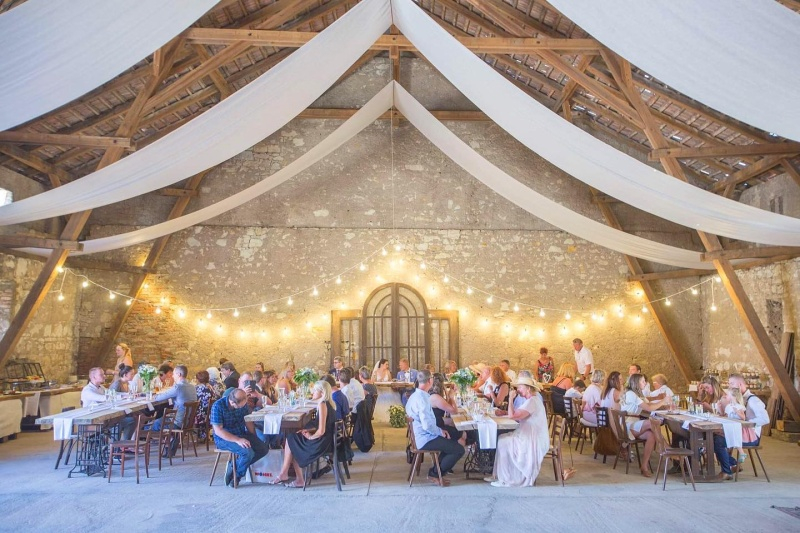 26 Romantických míst pro svatbu na statku i ve stodole | bubibubi.cz