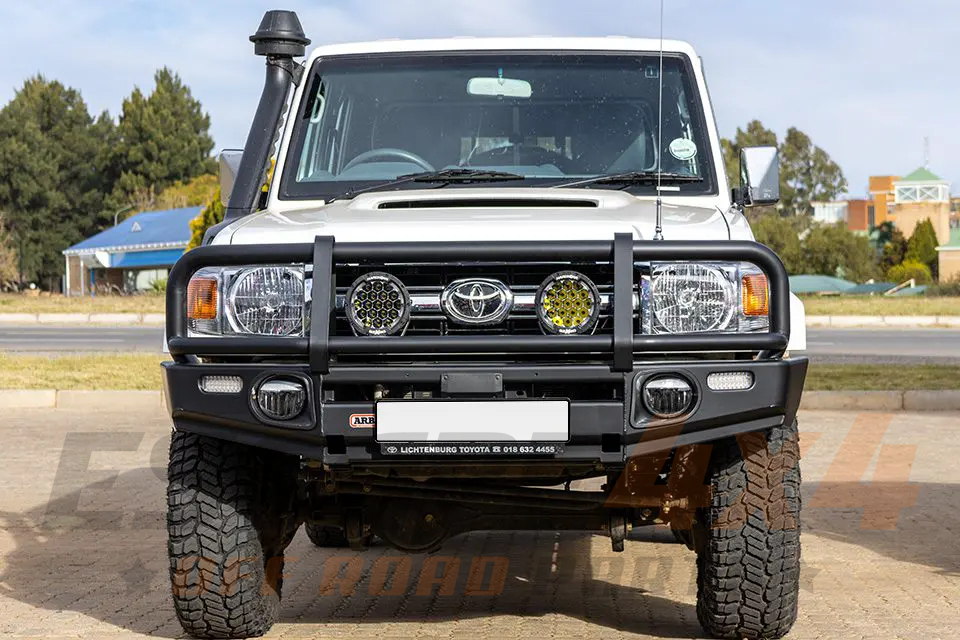 Přední pevnostní nárazník s bullbarem ARB Toyota Land Cruiser J7 76, 78 ...