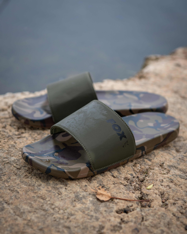 Fox - Pantofle Sliders vel. 41 Khaki/Camo | fishmaster.cz